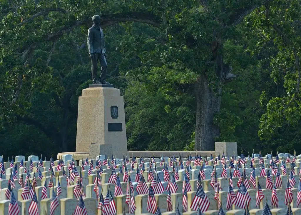 Memorial Day: A Time to Honor and Remember - Everest News